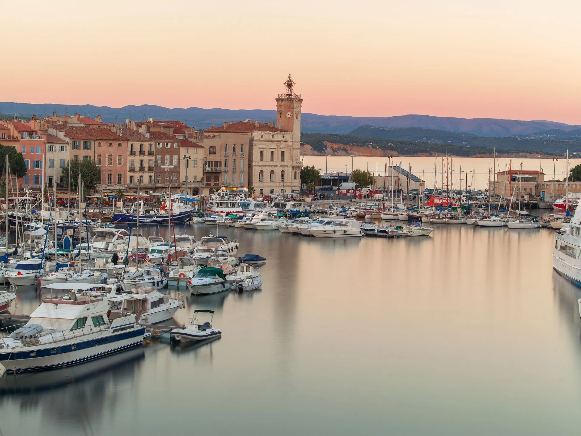 Les Calanques en randonnée et nuits en voilier | Decathlon Travel